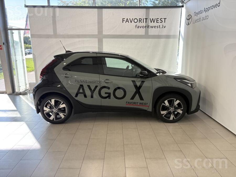 Green Toyota Aygo 2026 in Ventspils, with an engine capacity of 1.50 L and mileage of 0 thousand km for 21900 €, photo 4 on AUTOMOTO.COM.LV