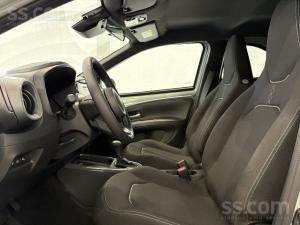 Green Toyota Aygo 2026 in Ventspils, with an engine capacity of 1.50 L and mileage of 0 thousand km for 21900 €, photo 6 on AUTOMOTO.COM.LV