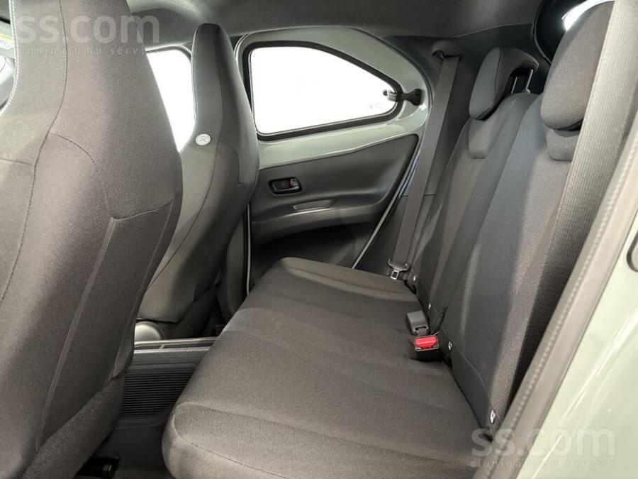 Green Toyota Aygo 2026 in Ventspils, with an engine capacity of 1.50 L and mileage of 0 thousand km for 21900 €, photo 7 on AUTOMOTO.COM.LV