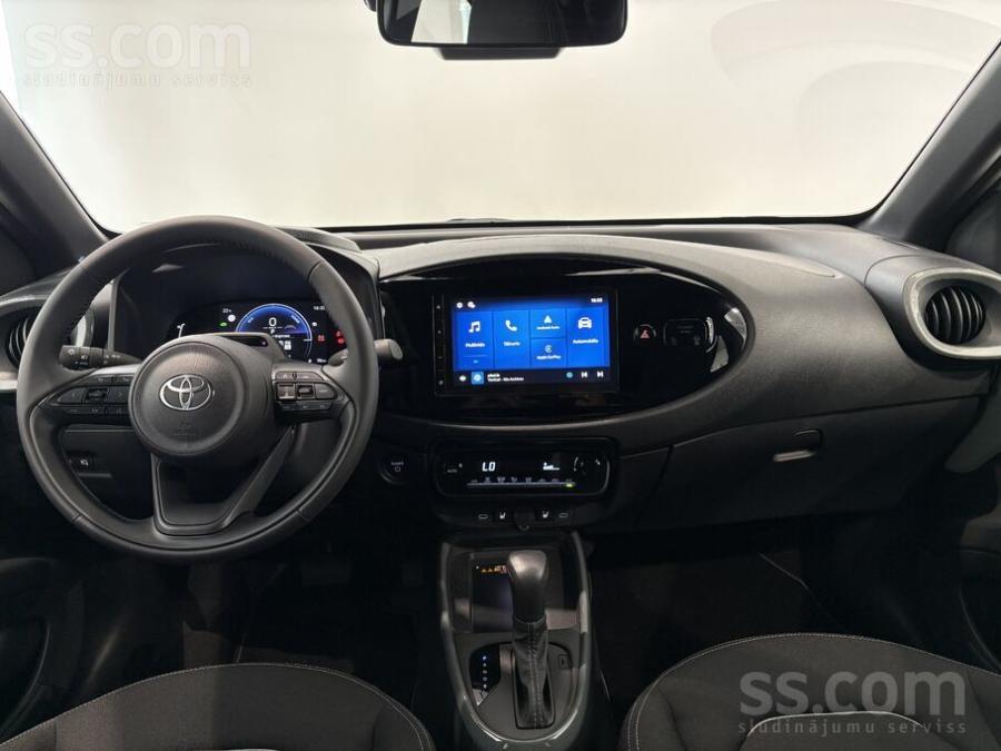 Green Toyota Aygo 2026 in Ventspils, with an engine capacity of 1.50 L and mileage of 0 thousand km for 21900 €, photo 10 on AUTOMOTO.COM.LV