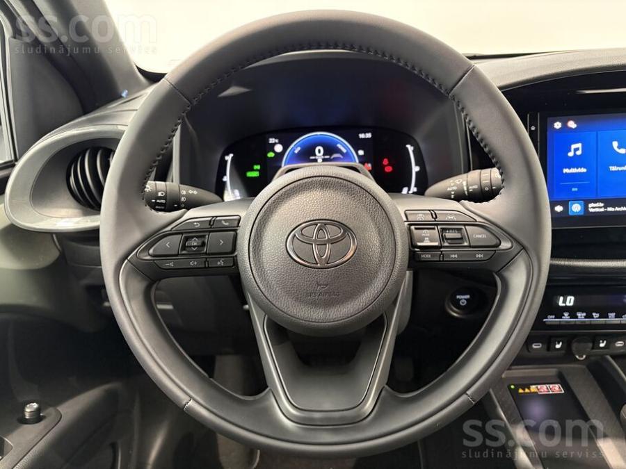 Green Toyota Aygo 2026 in Ventspils, with an engine capacity of 1.50 L and mileage of 0 thousand km for 21900 €, photo 12 on AUTOMOTO.COM.LV