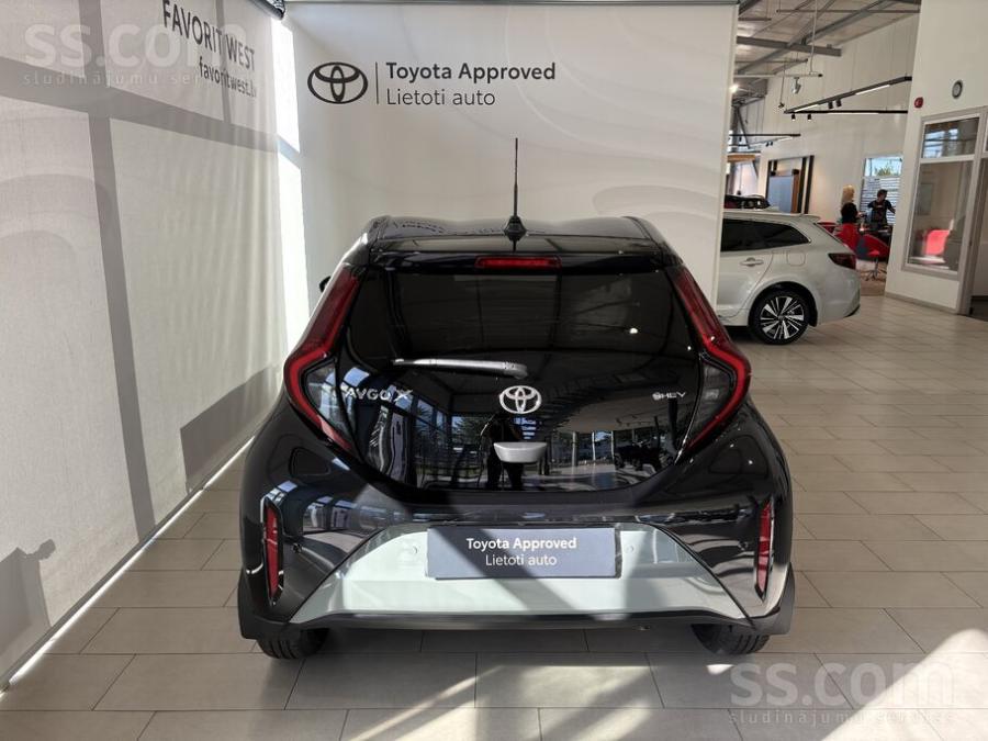 Green Toyota Aygo 2026 in Ventspils, with an engine capacity of 1.50 L and mileage of 0 thousand km for 21900 €, photo 22 on AUTOMOTO.COM.LV