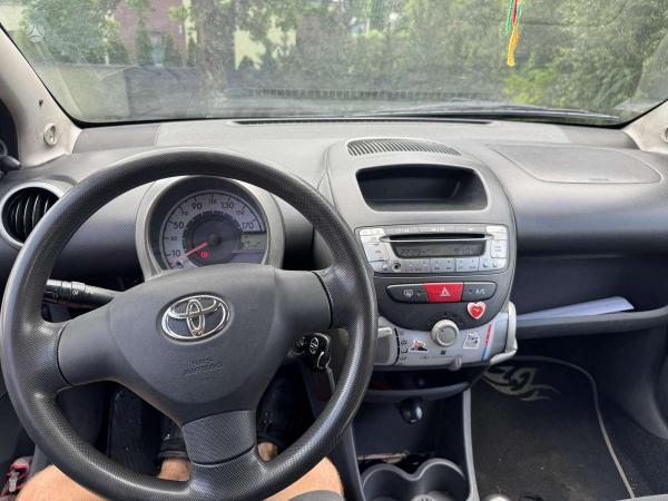 Pelēks Toyota Aygo 2008 Kauņa, ar dzinēja tilpumu 1.00 L un nobraukumu 230 tūkst. km par 700 €, foto 9 vietnē AUTOMOTO.COM.LV