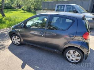 Pelēks Toyota Aygo 2006 Valmiera, ar dzinēja tilpumu 1.00 L un nobraukumu 0 tūkst. km par 950 €, foto 3 vietnē AUTOMOTO.COM.LV