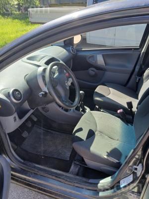 Pelēks Toyota Aygo 2006 Valmiera, ar dzinēja tilpumu 1.00 L un nobraukumu 0 tūkst. km par 950 €, foto 6 vietnē AUTOMOTO.COM.LV