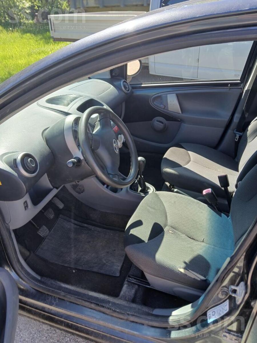 Pelēks Toyota Aygo 2006 Valmiera, ar dzinēja tilpumu 1.00 L un nobraukumu 0 tūkst. km par 950 €, foto 6 vietnē AUTOMOTO.COM.LV
