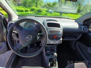 Pelēks Toyota Aygo 2006 Valmiera, ar dzinēja tilpumu 1.00 L un nobraukumu 0 tūkst. km par 950 €, foto 7 vietnē AUTOMOTO.COM.LV