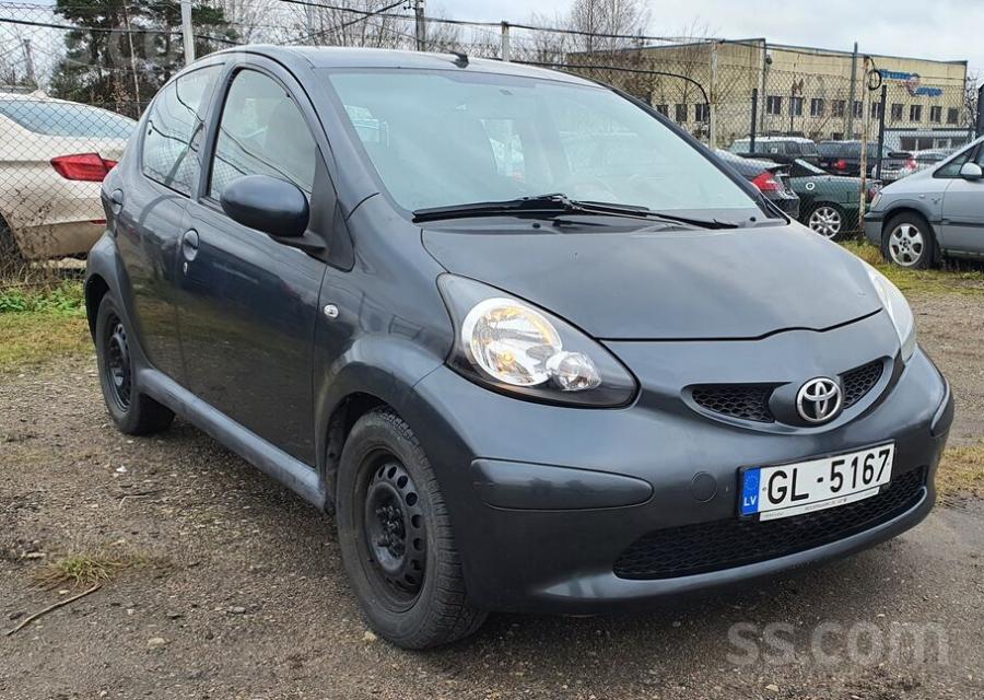 Pelēks Toyota Aygo 2006 Rīga, ar dzinēja tilpumu 1.00 L un nobraukumu 248 tūkst. km par 450 €, foto 1 vietnē AUTOMOTO.COM.LV