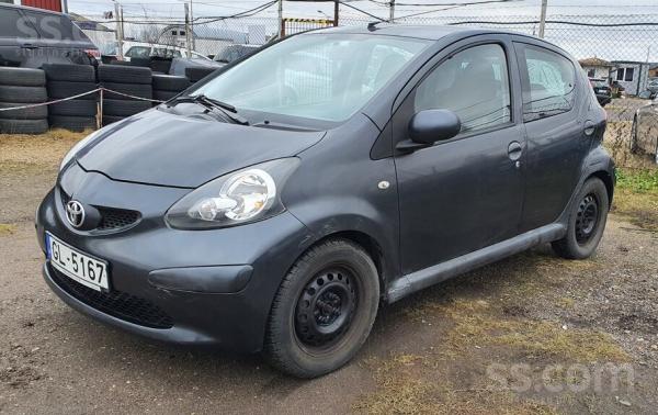 Grey Toyota Aygo 2006 in Riga, with an engine capacity of 1.00 L and mileage of 248 thousand km for 450 €, photo 3 on AUTOMOTO.COM.LV
