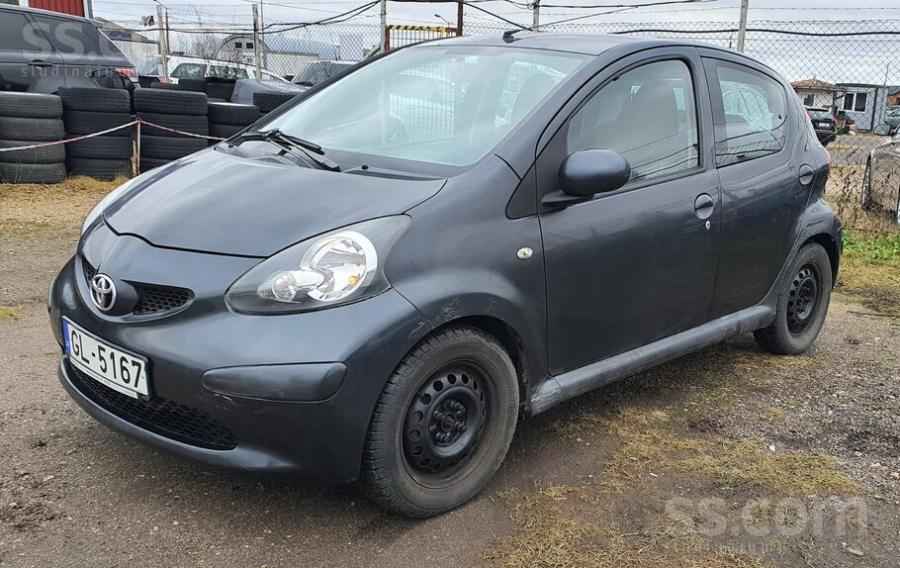 Pelēks Toyota Aygo 2006 Rīga, ar dzinēja tilpumu 1.00 L un nobraukumu 248 tūkst. km par 450 €, foto 3 vietnē AUTOMOTO.COM.LV