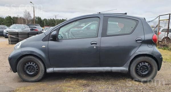 Grey Toyota Aygo 2006 in Riga, with an engine capacity of 1.00 L and mileage of 248 thousand km for 450 €, photo 4 on AUTOMOTO.COM.LV