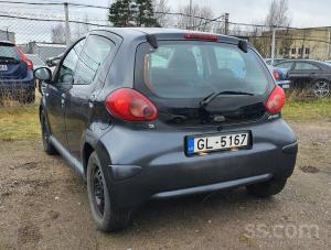 Pelēks Toyota Aygo 2006 Rīga, ar dzinēja tilpumu 1.00 L un nobraukumu 248 tūkst. km par 450 €, foto 5 vietnē AUTOMOTO.COM.LV