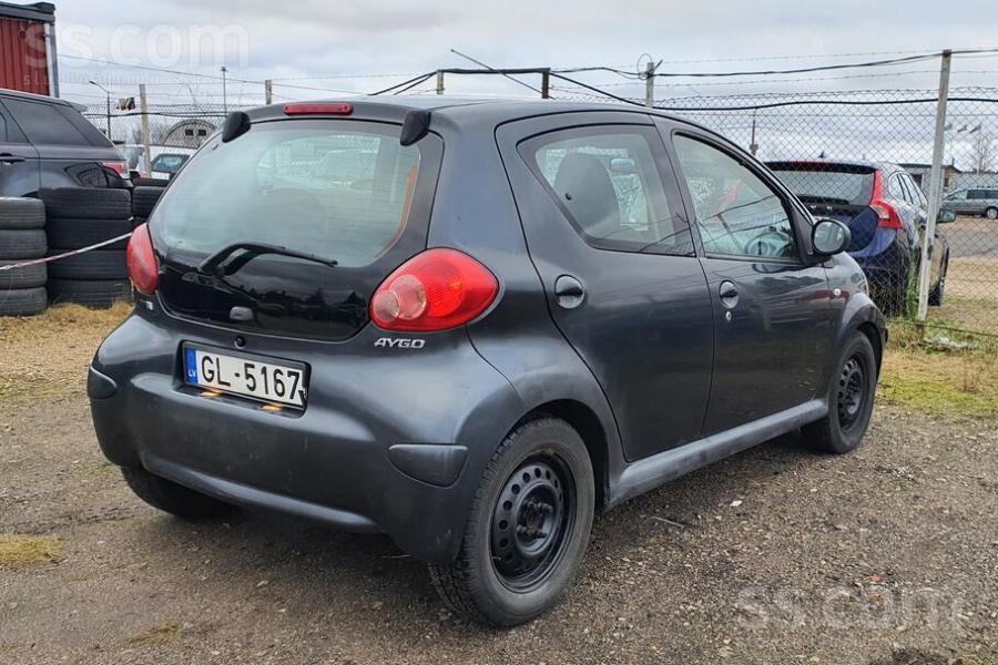 Pelēks Toyota Aygo 2006 Rīga, ar dzinēja tilpumu 1.00 L un nobraukumu 248 tūkst. km par 450 €, foto 6 vietnē AUTOMOTO.COM.LV