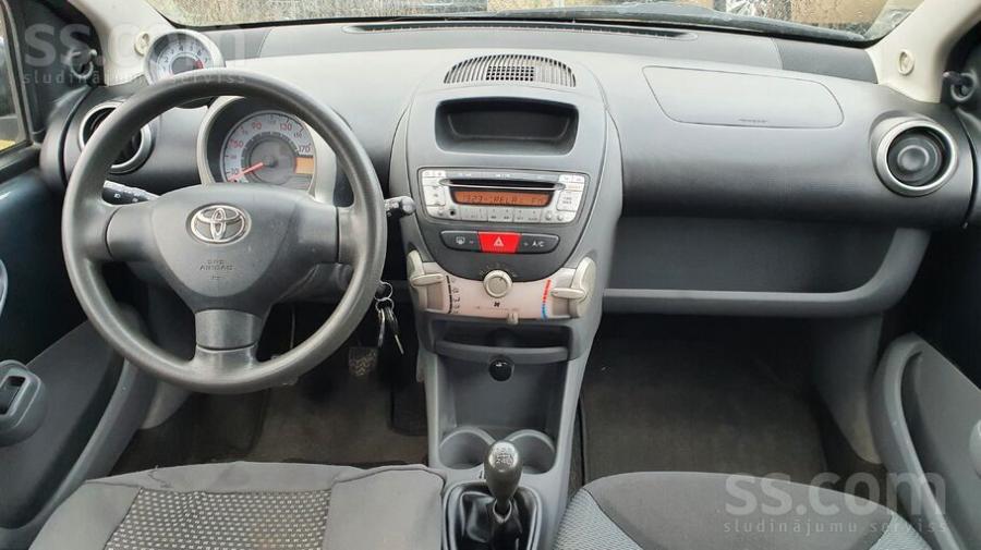 Pelēks Toyota Aygo 2006 Rīga, ar dzinēja tilpumu 1.00 L un nobraukumu 248 tūkst. km par 450 €, foto 9 vietnē AUTOMOTO.COM.LV