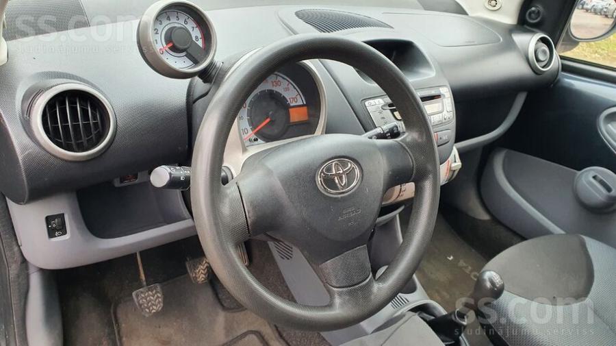 Pelēks Toyota Aygo 2006 Rīga, ar dzinēja tilpumu 1.00 L un nobraukumu 248 tūkst. km par 450 €, foto 12 vietnē AUTOMOTO.COM.LV
