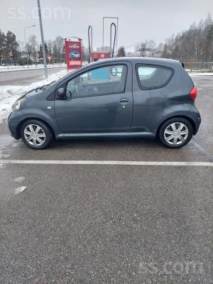 Grey Toyota Aygo 2006 in Daugavpils, with an engine capacity of 1.00 L and mileage of 178 thousand km for 1450 €, photo  on AUTOMOTO.COM.LV