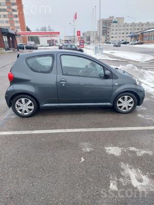 Pelēks Toyota Aygo 2006 Daugavpils, ar dzinēja tilpumu 1.00 L un nobraukumu 178 tūkst. km par 1450 €, foto 2 vietnē AUTOMOTO.COM.LV