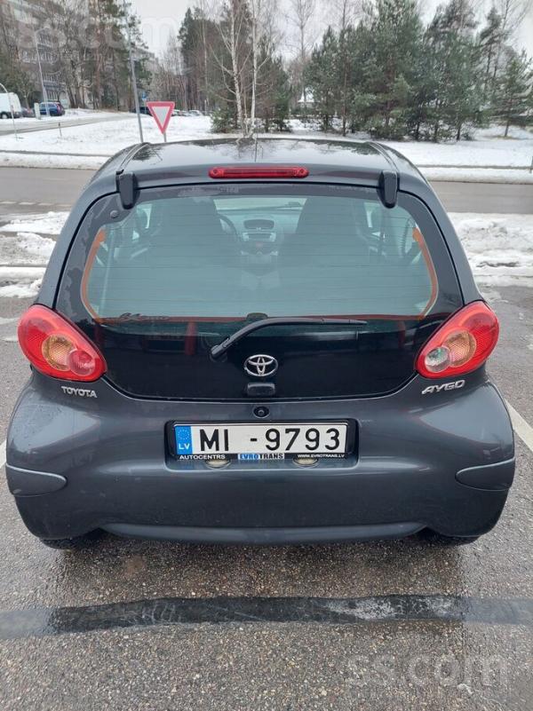 Pelēks Toyota Aygo 2006 Daugavpils, ar dzinēja tilpumu 1.00 L un nobraukumu 178 tūkst. km par 1450 €, foto 4 vietnē AUTOMOTO.COM.LV