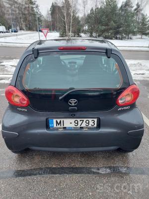 Pelēks Toyota Aygo 2006 Daugavpils, ar dzinēja tilpumu 1.00 L un nobraukumu 178 tūkst. km par 1450 €, foto 4 vietnē AUTOMOTO.COM.LV