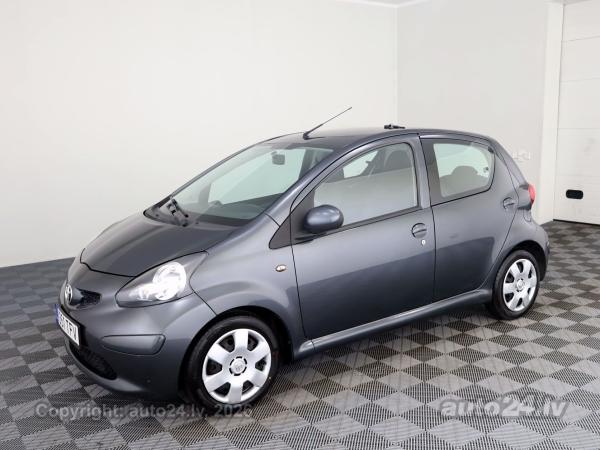 Grey Toyota Aygo 2006 in Tallinn, with an engine capacity of 1.00 L and mileage of 195 thousand km for 1199 €, photo 2 on AUTOMOTO.COM.LV