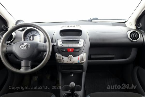 Grey Toyota Aygo 2006 in Tallinn, with an engine capacity of 1.00 L and mileage of 195 thousand km for 1199 €, photo 5 on AUTOMOTO.COM.LV