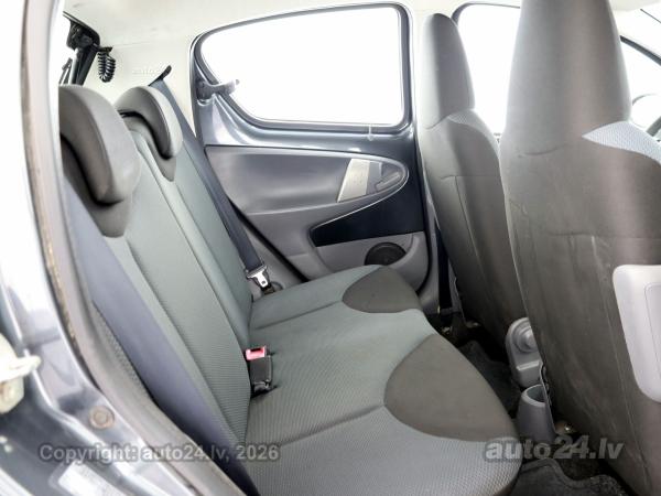 Grey Toyota Aygo 2006 in Tallinn, with an engine capacity of 1.00 L and mileage of 195 thousand km for 1199 €, photo 7 on AUTOMOTO.COM.LV