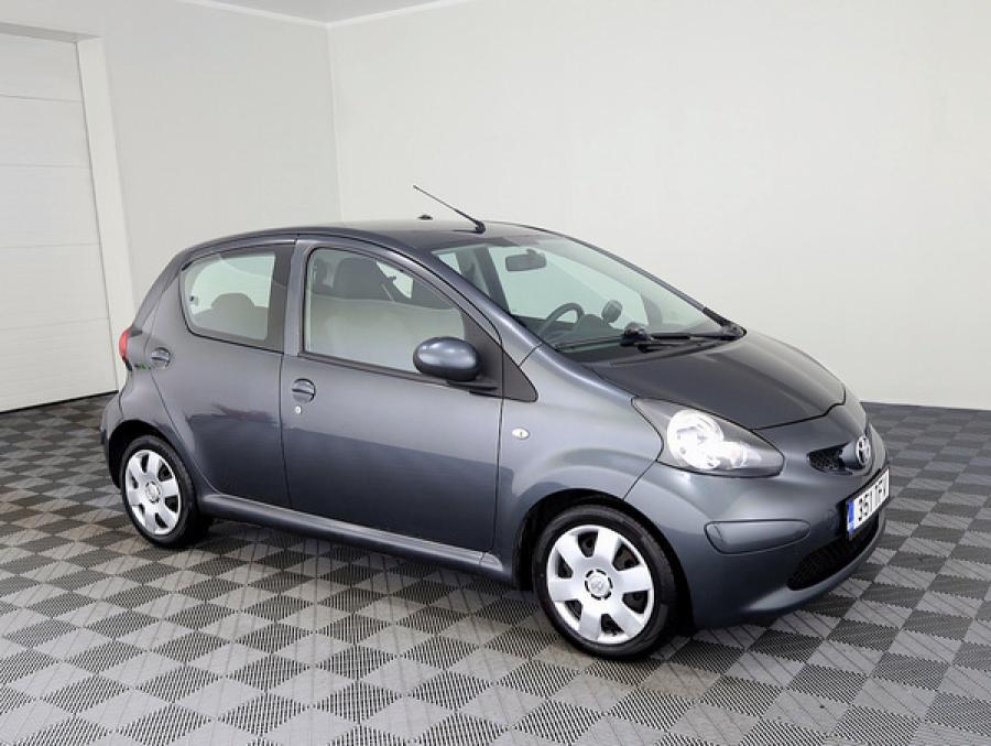Grey Toyota Aygo 2006 in Tallinn, with an engine capacity of 1.00 L and mileage of 195 thousand km for 1199 €, photo 1 on AUTOMOTO.COM.LV