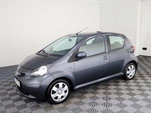 Grey Toyota Aygo 2006 in Tallinn, with an engine capacity of 1.00 L and mileage of 195 thousand km for 1199 €, photo 3 on AUTOMOTO.COM.LV