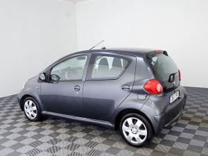 Grey Toyota Aygo 2006 in Tallinn, with an engine capacity of 1.00 L and mileage of 195 thousand km for 1199 €, photo 5 on AUTOMOTO.COM.LV