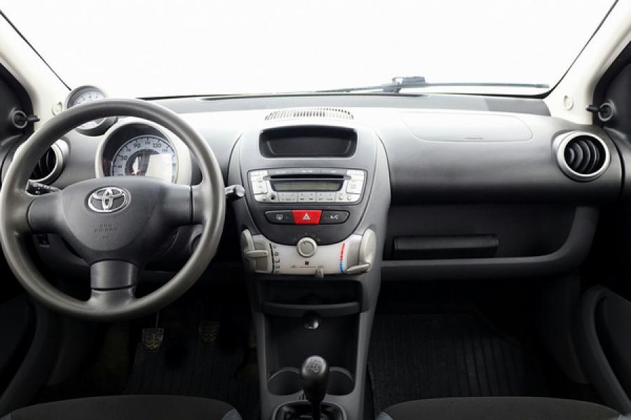 Grey Toyota Aygo 2006 in Tallinn, with an engine capacity of 1.00 L and mileage of 195 thousand km for 1199 €, photo 6 on AUTOMOTO.COM.LV