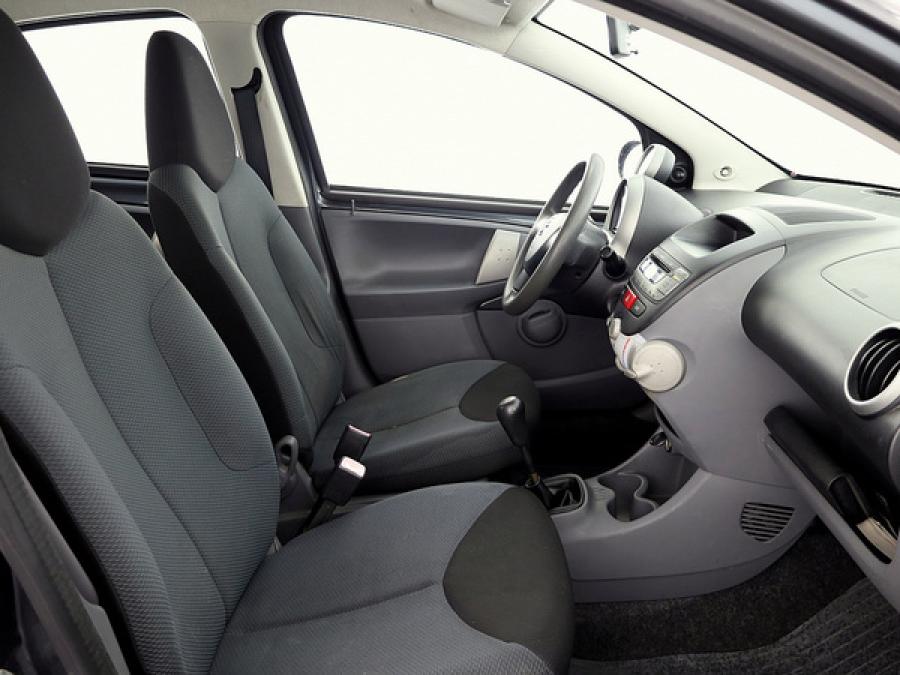 Grey Toyota Aygo 2006 in Tallinn, with an engine capacity of 1.00 L and mileage of 195 thousand km for 1199 €, photo 7 on AUTOMOTO.COM.LV