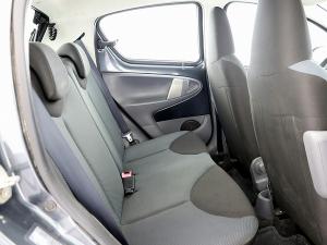 Grey Toyota Aygo 2006 in Tallinn, with an engine capacity of 1.00 L and mileage of 195 thousand km for 1199 €, photo 8 on AUTOMOTO.COM.LV