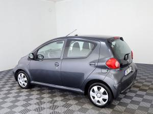 Grey Toyota Aygo 2006 in Tallinn, with an engine capacity of 1.00 L and mileage of 195 thousand km for 1199 €, photo 13 on AUTOMOTO.COM.LV