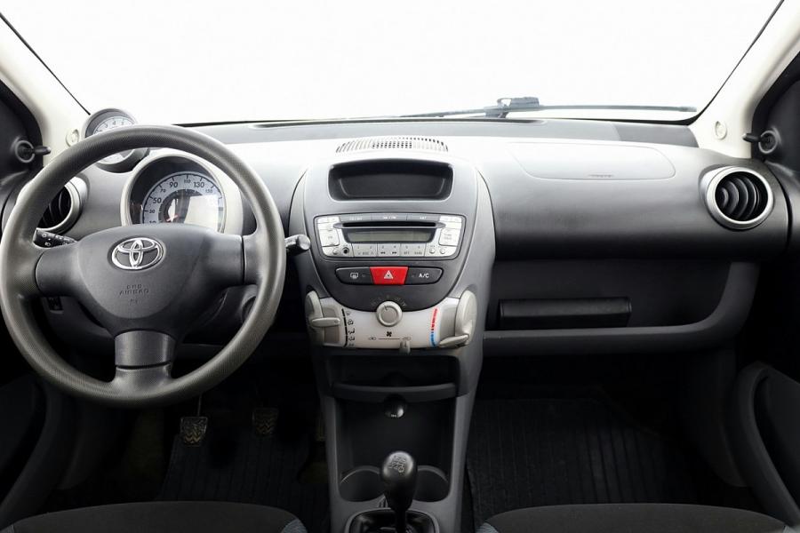 Grey Toyota Aygo 2006 in Tallinn, with an engine capacity of 1.00 L and mileage of 195 thousand km for 1199 €, photo 14 on AUTOMOTO.COM.LV