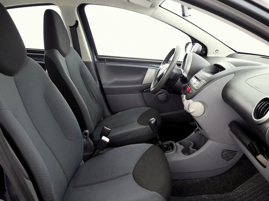 Grey Toyota Aygo 2006 in Tallinn, with an engine capacity of 1.00 L and mileage of 195 thousand km for 1199 €, photo 15 on AUTOMOTO.COM.LV