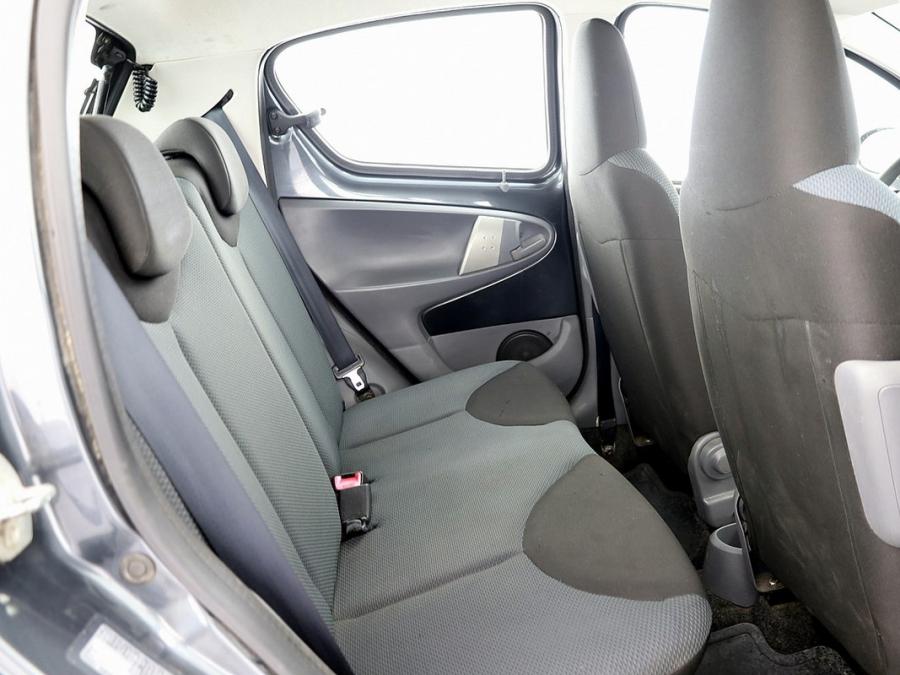Grey Toyota Aygo 2006 in Tallinn, with an engine capacity of 1.00 L and mileage of 195 thousand km for 1199 €, photo 16 on AUTOMOTO.COM.LV