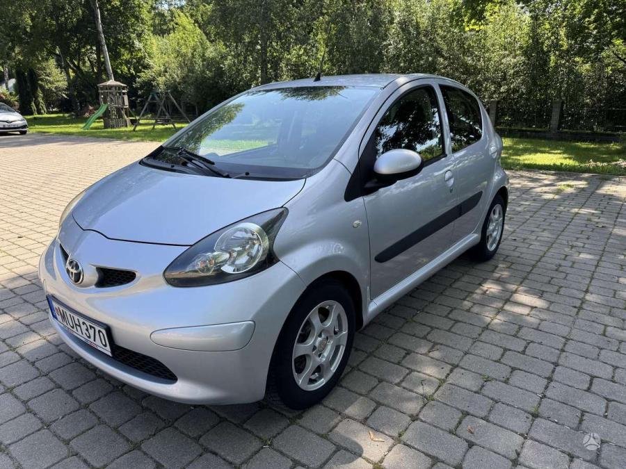 Grey Toyota Aygo 2006 in Vilnius, with an engine capacity of 1.00 L and mileage of 165 thousand km for 1900 €, photo 1 on AUTOMOTO.COM.LV