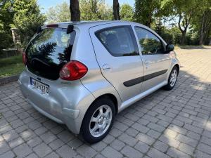 Grey Toyota Aygo 2006 in Vilnius, with an engine capacity of 1.00 L and mileage of 165 thousand km for 1900 €, photo 4 on AUTOMOTO.COM.LV