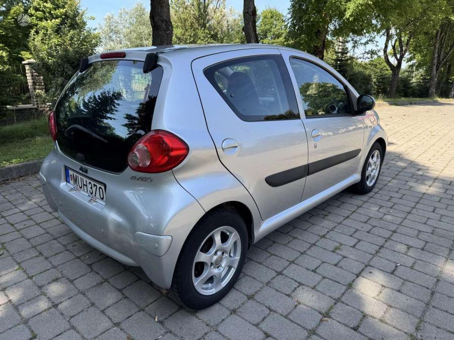 Grey Toyota Aygo 2006 in Vilnius, with an engine capacity of 1.00 L and mileage of 165 thousand km for 1900 €, photo 4 on AUTOMOTO.COM.LV
