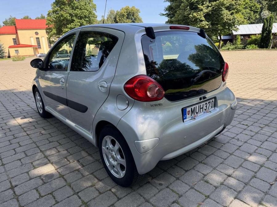Grey Toyota Aygo 2006 in Vilnius, with an engine capacity of 1.00 L and mileage of 165 thousand km for 1900 €, photo 5 on AUTOMOTO.COM.LV