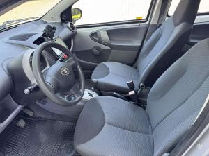 Grey Toyota Aygo 2006 in Vilnius, with an engine capacity of 1.00 L and mileage of 165 thousand km for 1900 €, photo 6 on AUTOMOTO.COM.LV