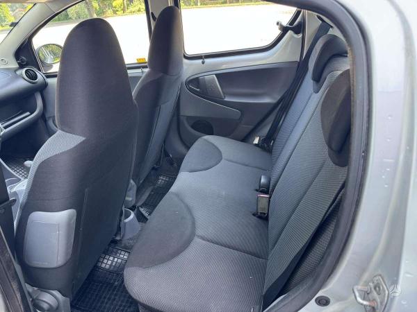 Pelēks Toyota Aygo 2006 Viļņa, ar dzinēja tilpumu 1.00 L un nobraukumu 165 tūkst. km par 1900 €, foto 6 vietnē AUTOMOTO.COM.LV