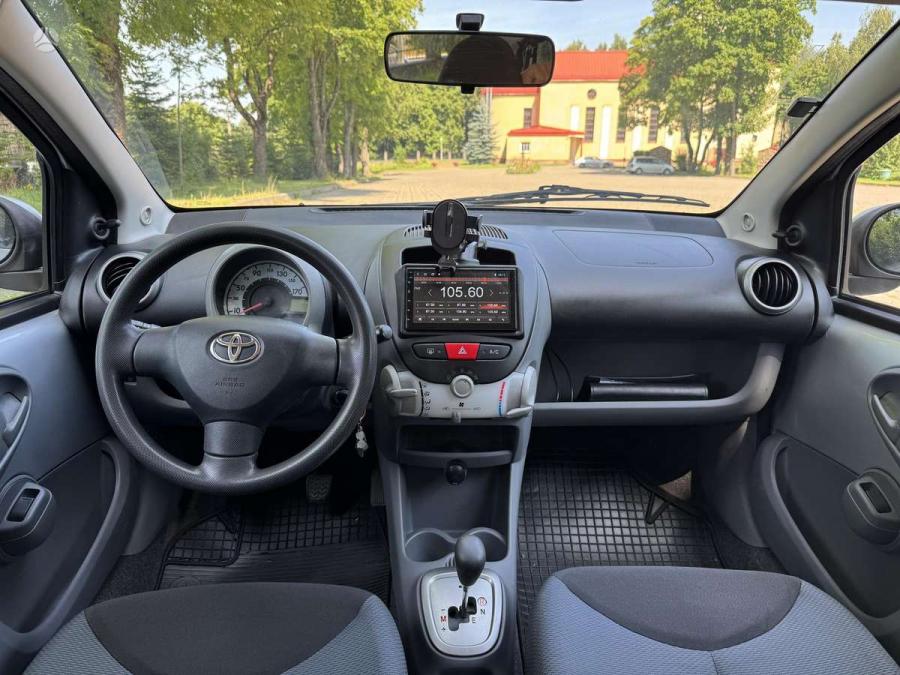 Grey Toyota Aygo 2006 in Vilnius, with an engine capacity of 1.00 L and mileage of 165 thousand km for 1900 €, photo 8 on AUTOMOTO.COM.LV