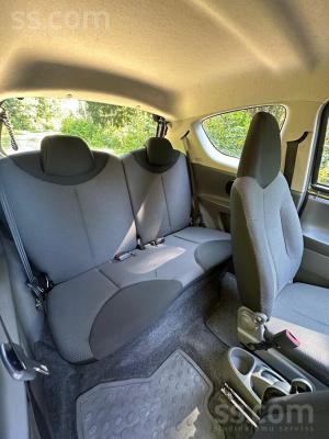 Grey Toyota Aygo 2006 in Riga, with an engine capacity of 1.00 L and mileage of 49 thousand km for 3250 €, photo 5 on AUTOMOTO.COM.LV