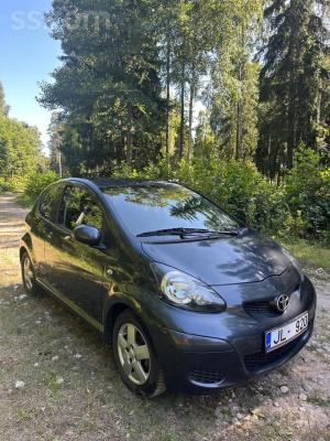 Grey Toyota Aygo 2006 in Riga, with an engine capacity of 1.00 L and mileage of 49 thousand km for 3250 €, photo 7 on AUTOMOTO.COM.LV