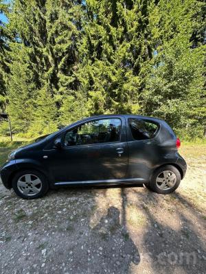 Grey Toyota Aygo 2006 in Riga, with an engine capacity of 1.00 L and mileage of 49 thousand km for 3250 €, photo 12 on AUTOMOTO.COM.LV