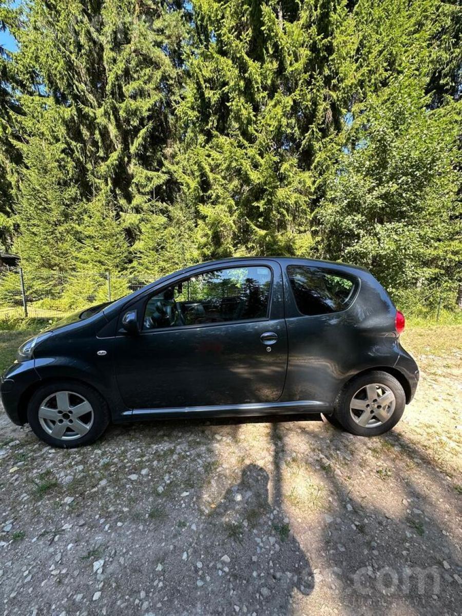 Grey Toyota Aygo 2006 in Riga, with an engine capacity of 1.00 L and mileage of 49 thousand km for 3250 €, photo 12 on AUTOMOTO.COM.LV