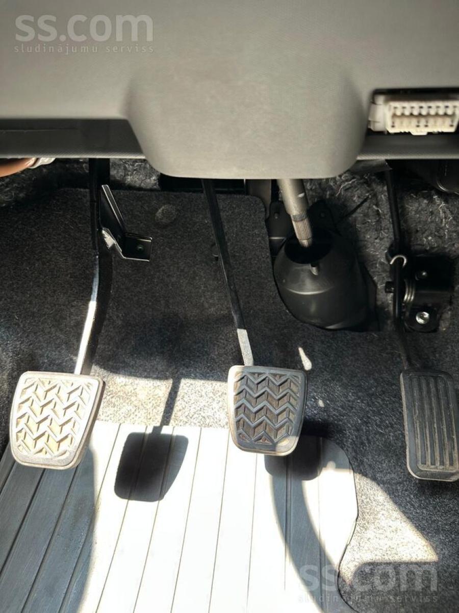 Grey Toyota Aygo 2006 in Riga, with an engine capacity of 1.00 L and mileage of 49 thousand km for 3250 €, photo 18 on AUTOMOTO.COM.LV