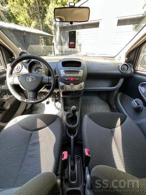 Grey Toyota Aygo 2006 in Riga, with an engine capacity of 1.00 L and mileage of 49 thousand km for 3250 €, photo 19 on AUTOMOTO.COM.LV