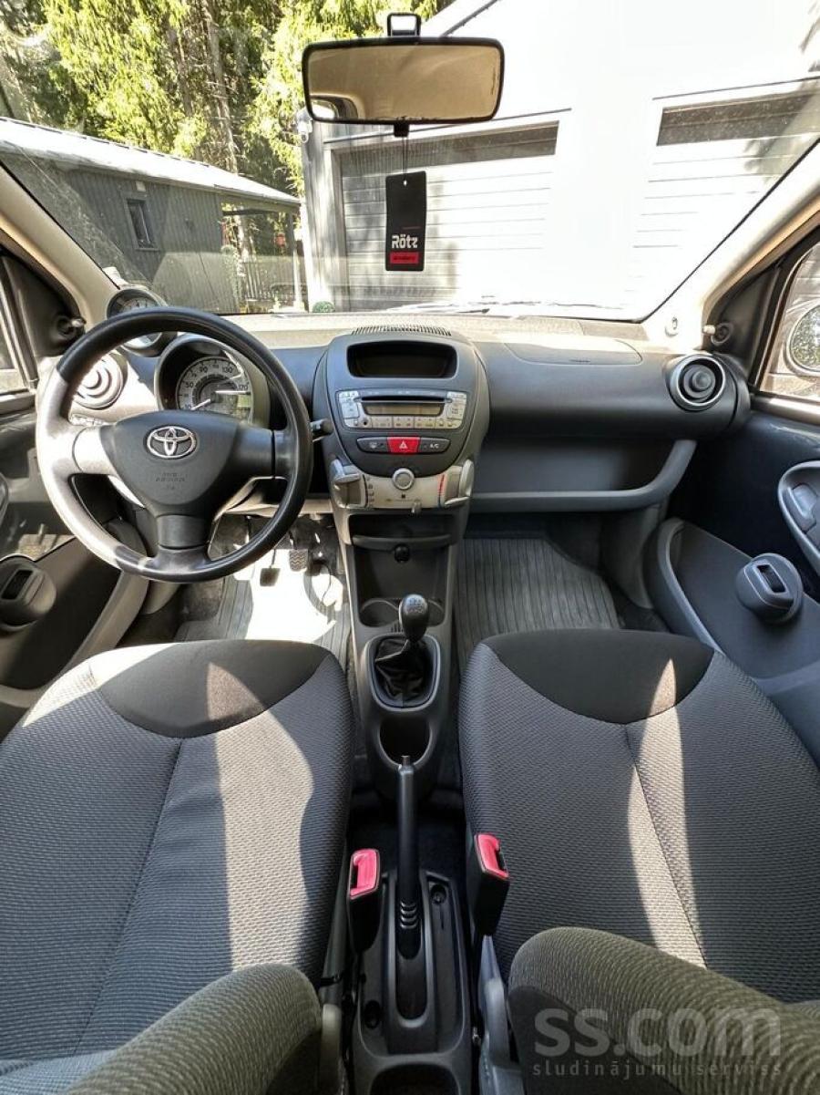 Grey Toyota Aygo 2006 in Riga, with an engine capacity of 1.00 L and mileage of 49 thousand km for 3250 €, photo 19 on AUTOMOTO.COM.LV